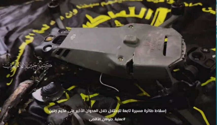 شاهد مقاومو جنين يسقطون مسيرة لجيش الاحتلال فوق المخيم